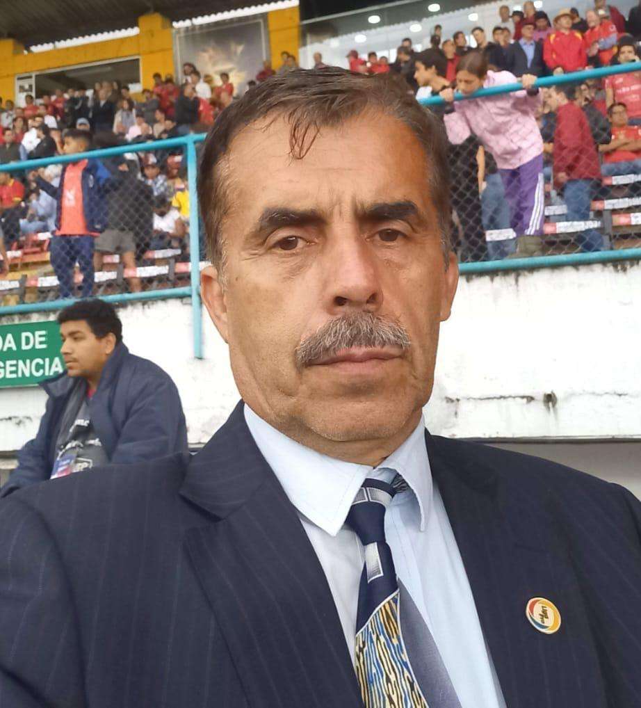 Luis Granda presenta su libro ´Vivencias del Deporte de Loja: 1969-2000´